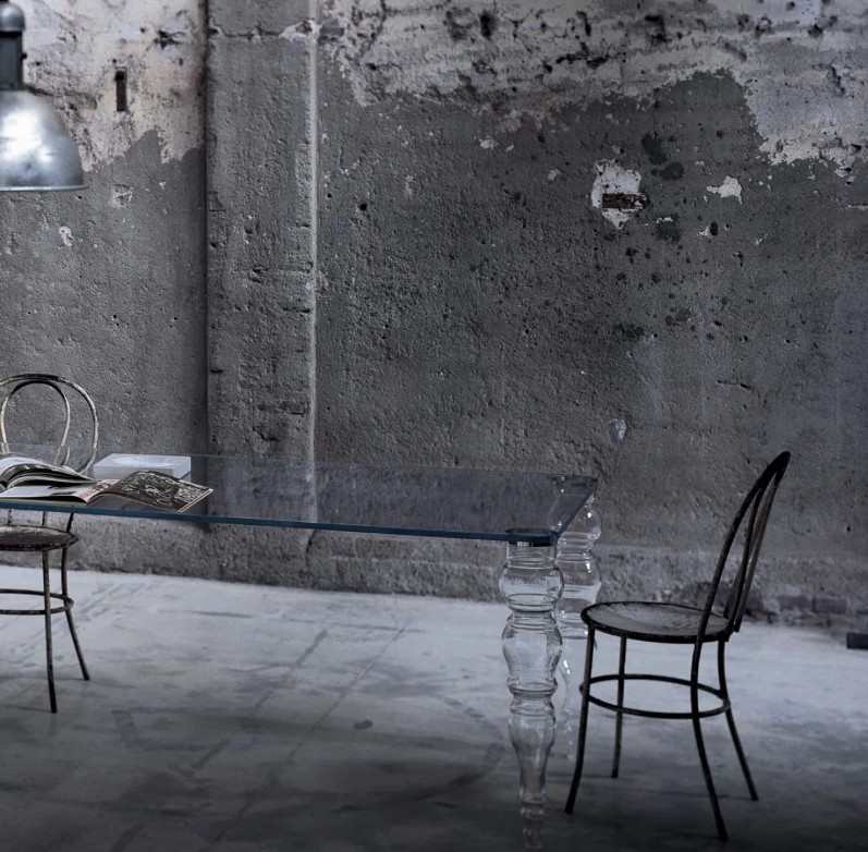 La luminosité et la polyvalence inestimables des tables en verre ...